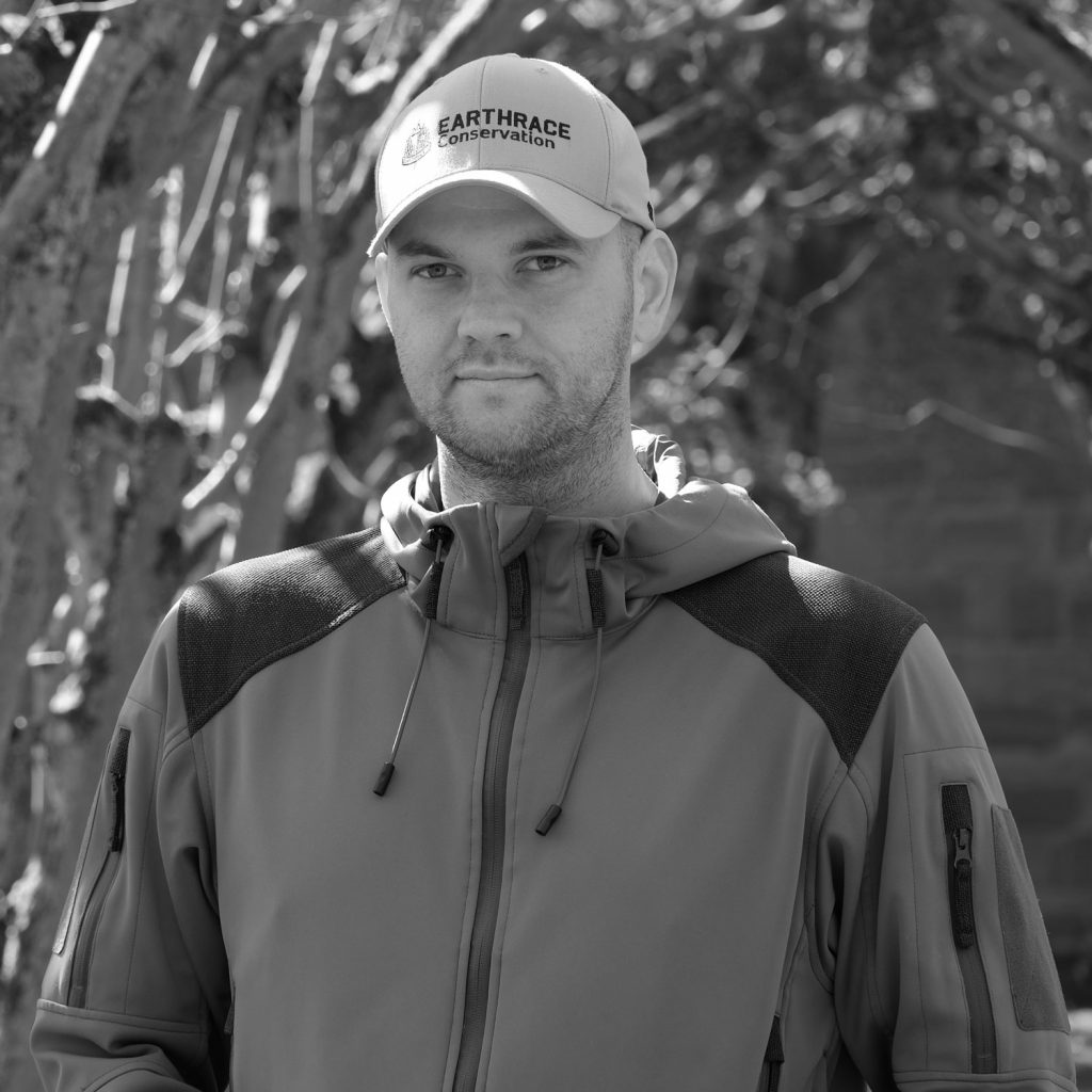 Earthrace Conservation: Saving Animals. Saving Marine Life. Saving Habit.